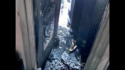 Fire breaks out in Bank of Baroda building, one floor gutted | Vadodara ...