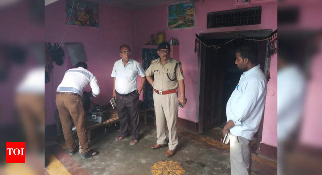 Poverty forces woman to burn self, two kids to death in Agra | Agra ...