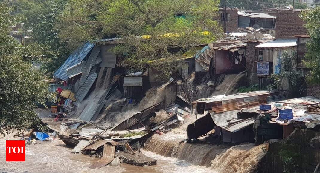 Pune: Mutha canal wall breaches, flooding in Dandekar bridge vicinity ...