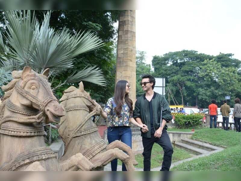 Zero Mile: Aayush and Warina visit Zero Mile in Nagpur | Events Movie ...