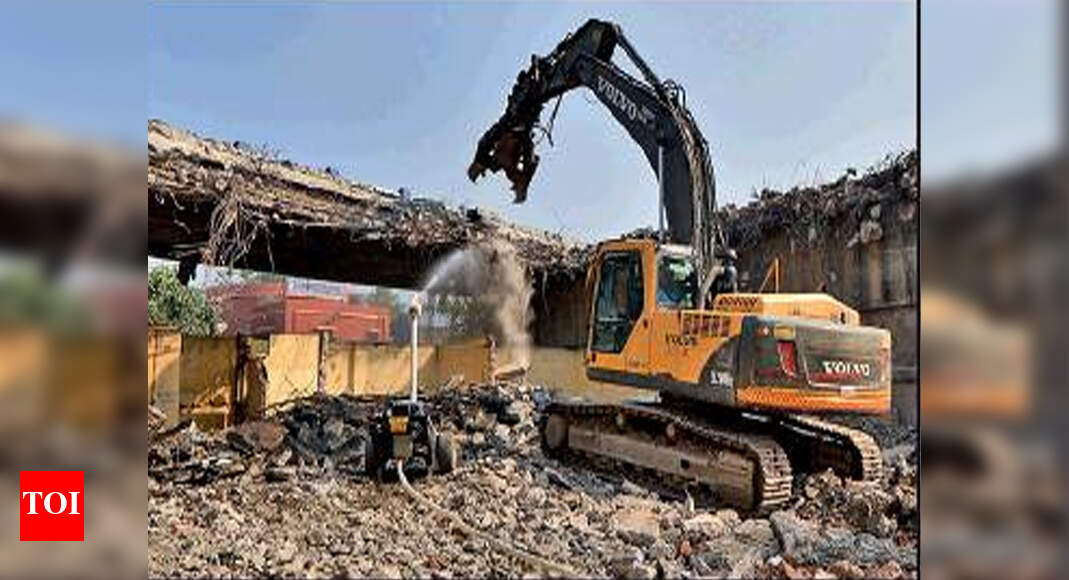 Majerhat bridge’s 2nd flank razed | Kolkata News - Times of India