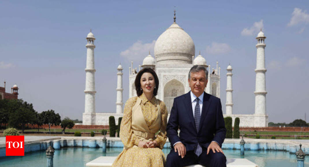 Uzbek President Shavkat Mirziyoyev visits Taj Mahal | Agra News - Times ...