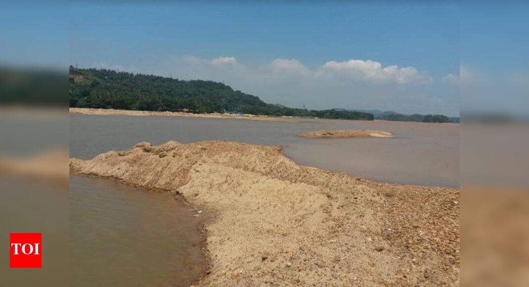 Sand shortage: Civil contractors forced to stop work | Mangaluru News ...