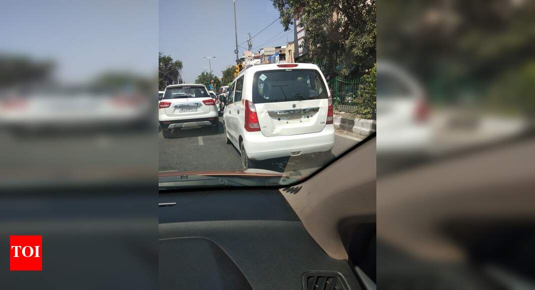 Cars plying without registration plate - Times of India