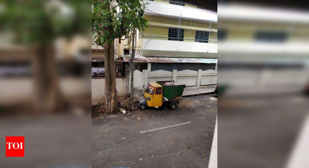 Garbage disposal van creates menace - Times of India