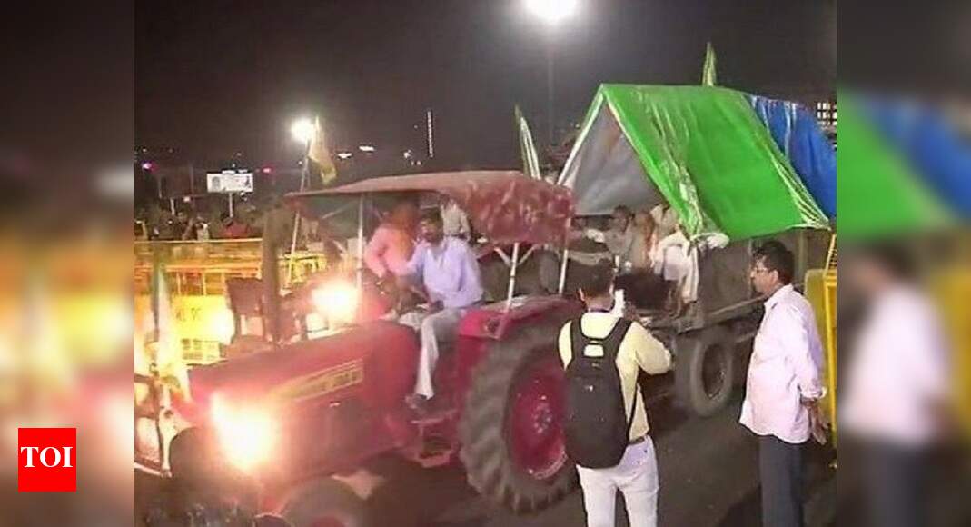 Kisan rally: Protesting farmers end march in Delhi | Delhi News - Times ...