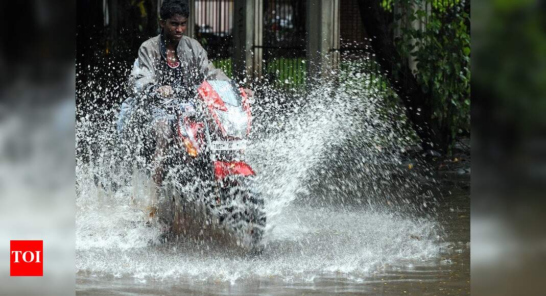 Heavy rain pounds Puducherry, normal life hit | Puducherry News - Times ...
