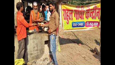 Sanyasi starts canteen for poor in Rahul Gandhi name in UP | Lucknow ...