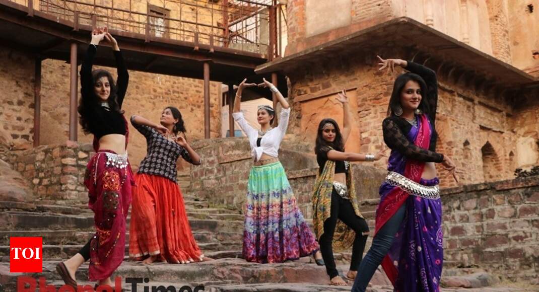 Quick looks: CITY YOUNGSTERS GLAM UP GARBA SEASON WITH SIMPLE AND ...