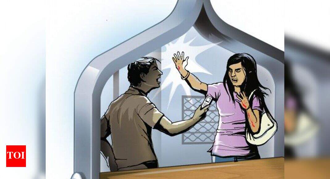 Video Of Woman Beating Harasser Goes Viral On Social Media Dehradun