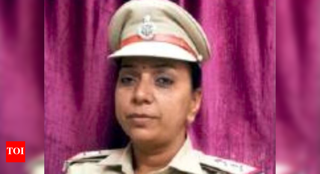 RPF Sub-Inspector Vineeta Shukla: RPF officer goes extra mile to ...