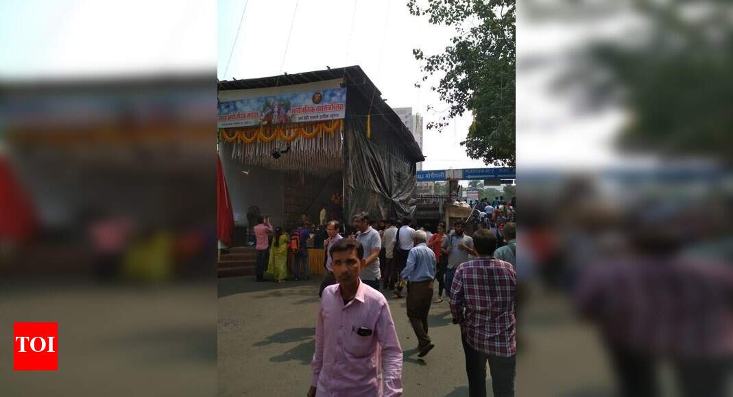 Navratri mandap blocking subway - Times of India