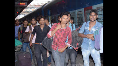 More migrant workers return to Sheikhpura from Gujarat | Patna News ...
