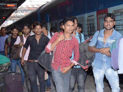 More migrant workers return to Sheikhpura from Gujarat | Patna News ...