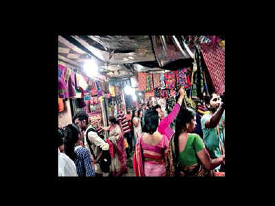 Durga Puja: Behala traders suffer as shopping takes a hit after bridge ...