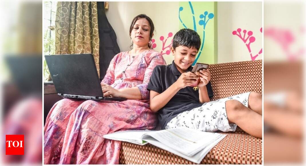 Say hello to helicopter momma! - Times of India