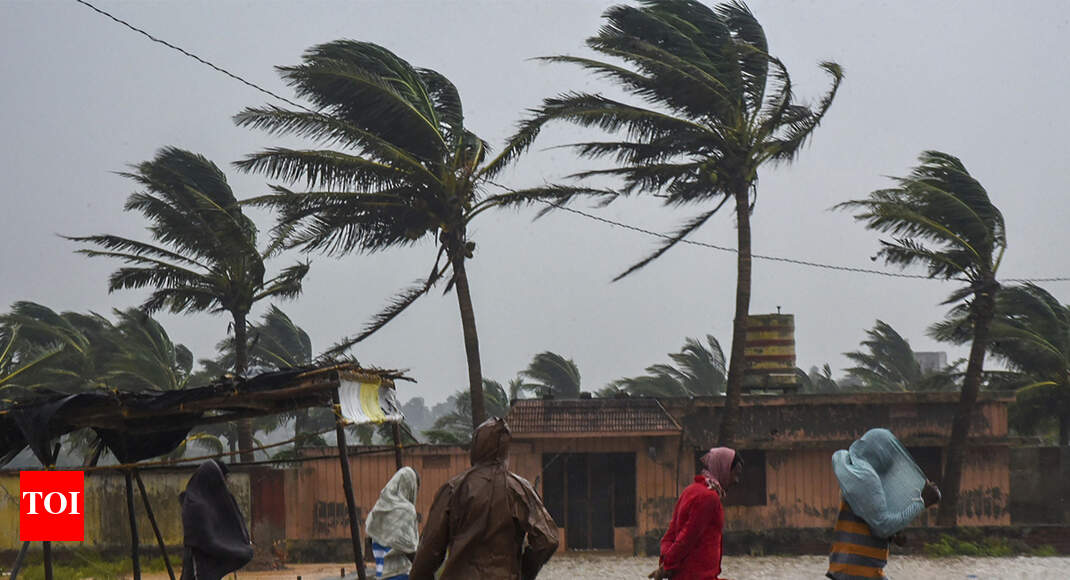 Cyclone news: Cyclone Titli leaves 7 dead in Andhra, causes widespread ...