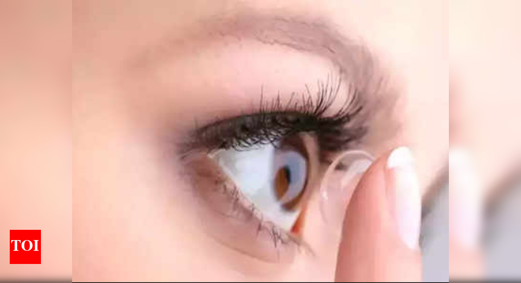 Color-changing contact lens can monitor eye treatments - Times of India