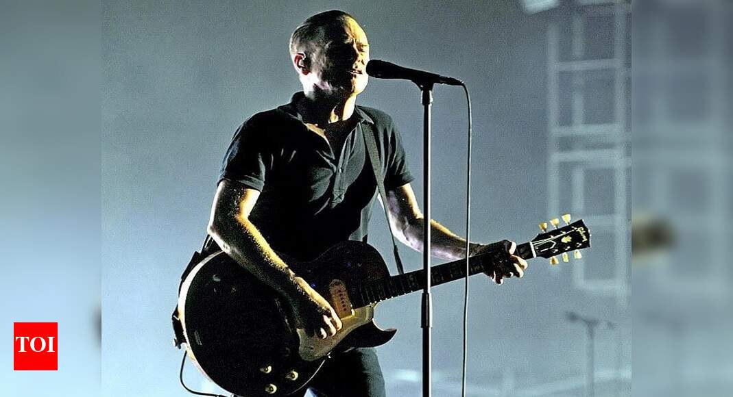 Bryan Adams rocks 10,000-strong Mumbai crowd like hurricane | Mumbai ...