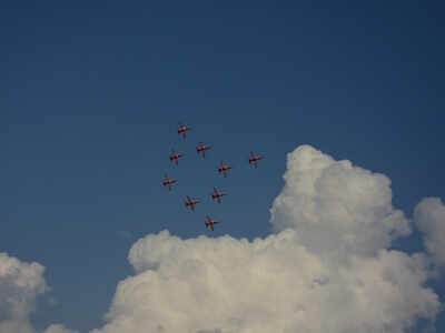 Allahabad: IAF's daredevilry enthrals audience at Sangam | Allahabad ...