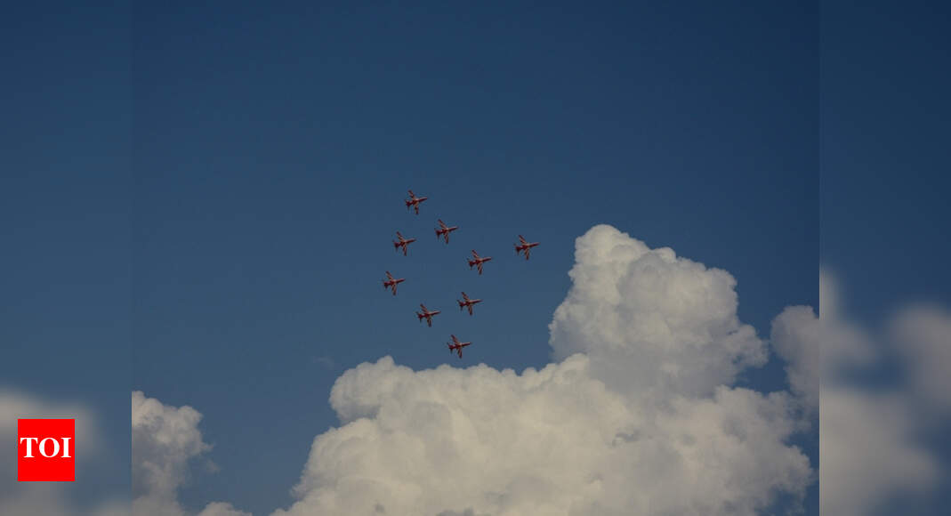 Allahabad: IAF's daredevilry enthrals audience at Sangam | Allahabad ...