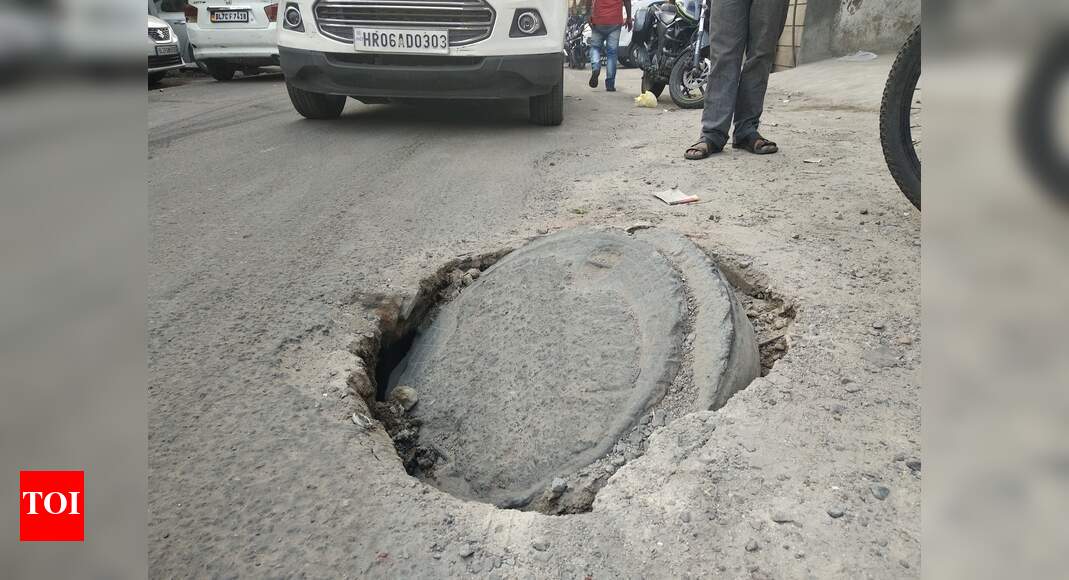 Broken manhole cover - Times of India