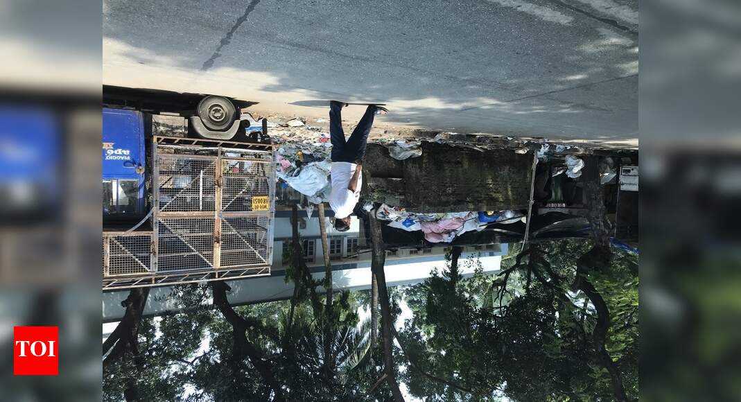 Khatara cars kachra outside hospitals - Times of India