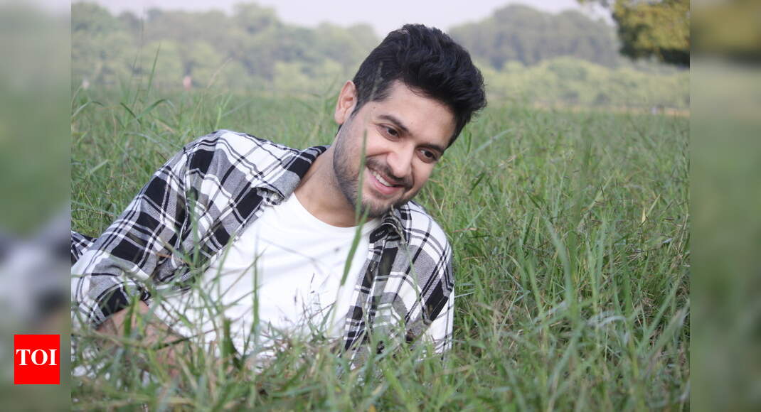 Vikram takes off for the hills - Times of India