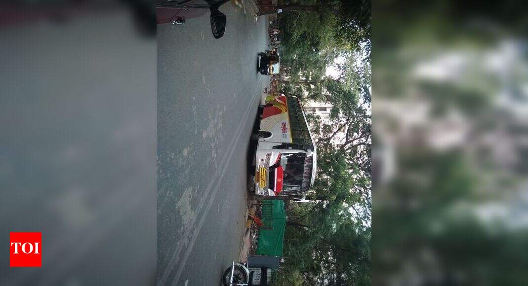 illegal parking blocking roads - Times of India