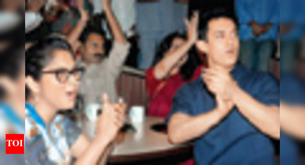 Aamir congratulates Natha | Hindi Movie News - Times of India