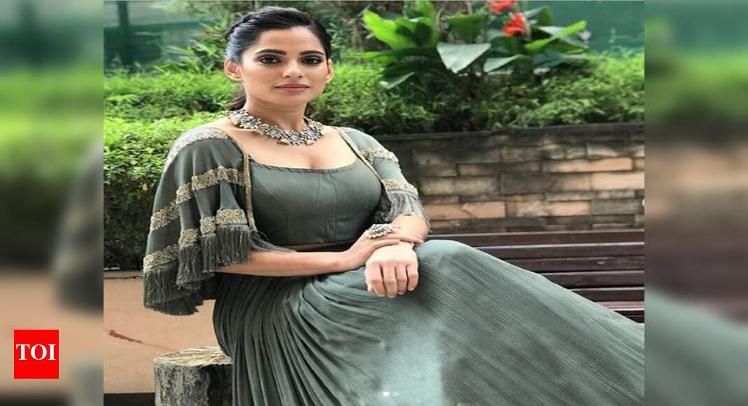 Priya Bapat looks effortlessly elegant in her recent Instagram picture ...