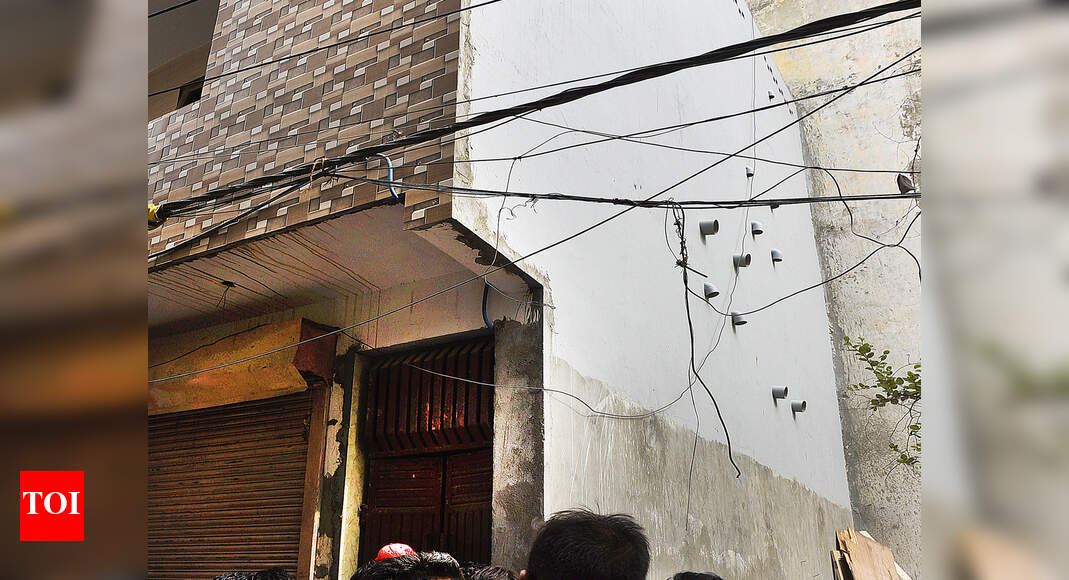 Burari House: Burari Mass Suicide: Locals skip ‘haunted’ Burari house ...