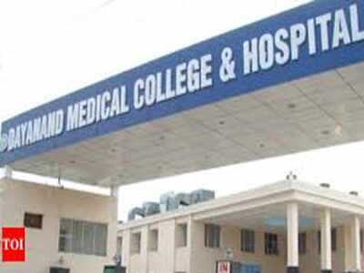 DMCH holds training workshop on cardiopulmonary resuscitation ...