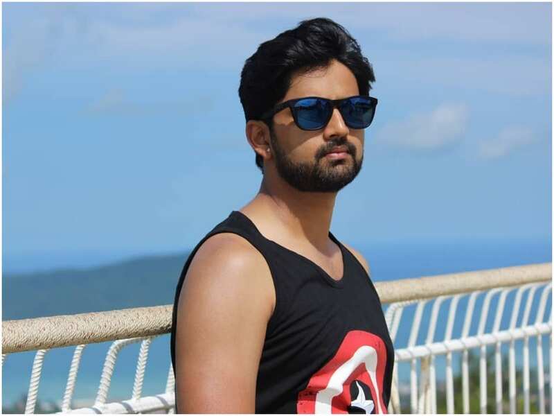 Shashank Ketkar's sings his heart out; See video - Times of India