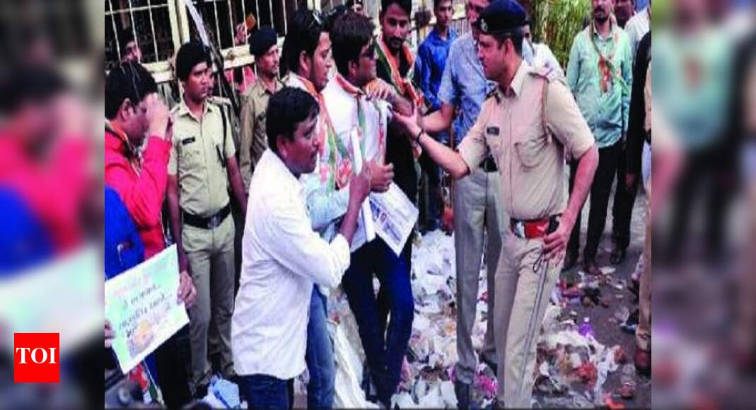 Youth Congress workers throw garbage outside SMC office | Surat News ...