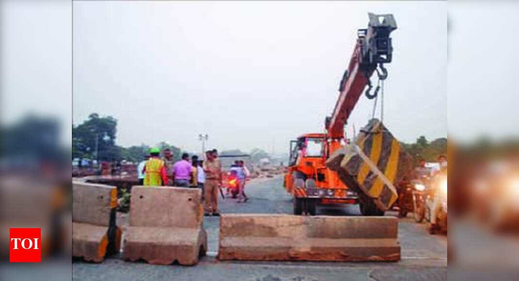Close shave for commuters as half-built bridge collapses | Agra News ...