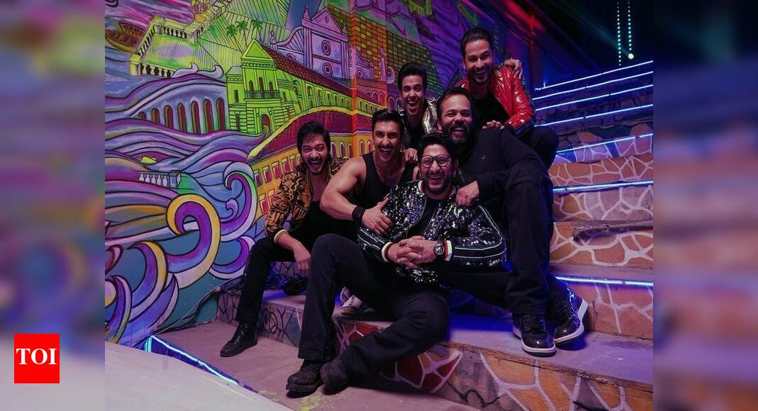 'Simmba': Ranveer Singh and Sara Ali Khan bond with 'Golmaal' stars ...