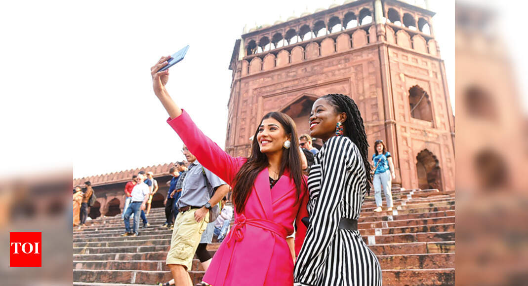 Delhi darshan for beauty queens | Delhi News - Times of India