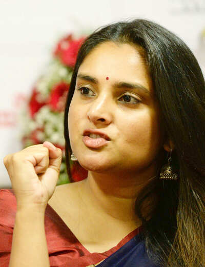 Divya Spandana twitter: BJP slams Ramya aka Divya Spandana's ...