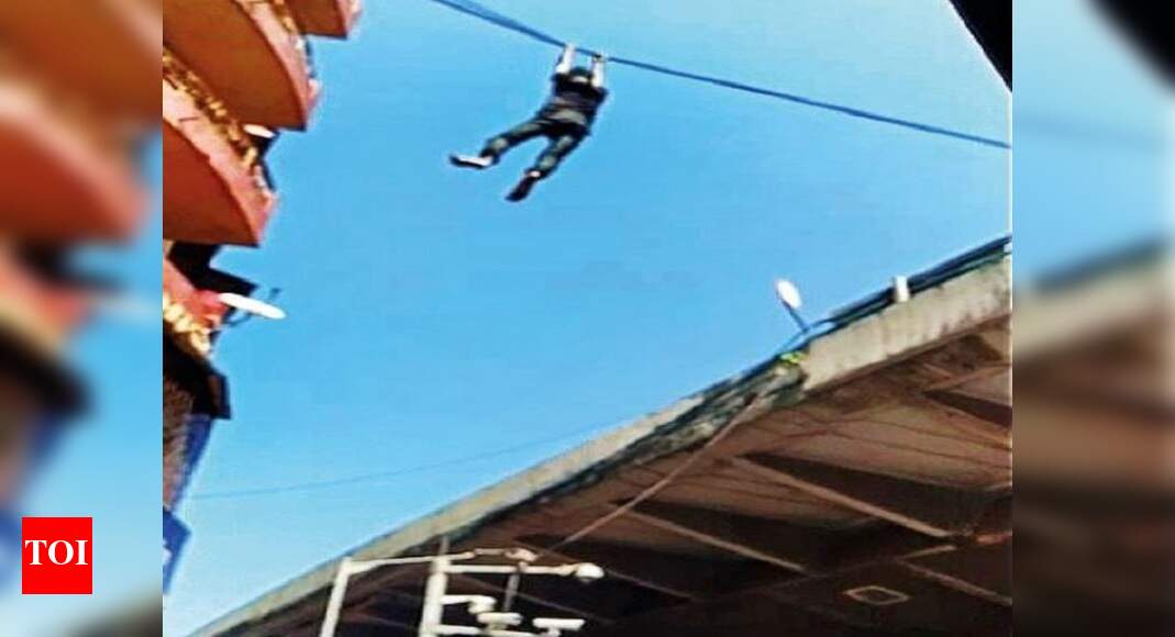 Man lands in hospital after stunt goes wrong at JJ flyover | Mumbai ...