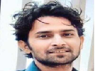 Lensman found dead on tracks | Mumbai News - Times of India