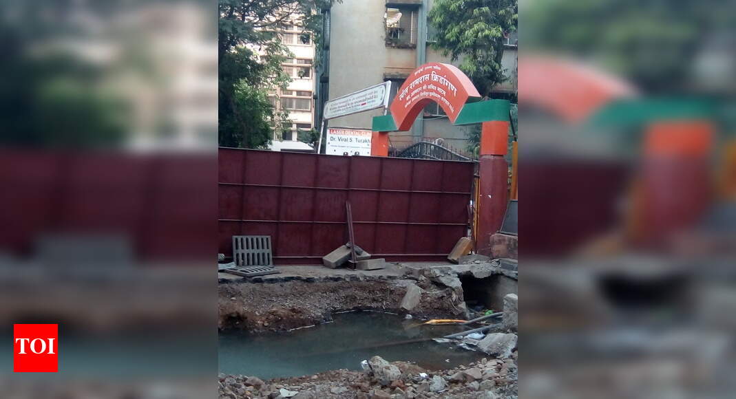 Huge water waste in Andheri west! - Times of India