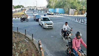 Traffic intersection opens for vehicular traffic at Adajan-end of cable ...