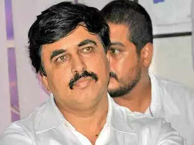 Deepak Mankar named in cheating & forgery case | Pune News - Times of India