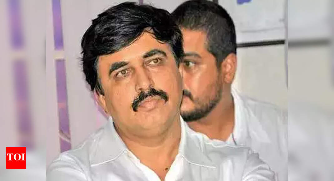 Deepak Mankar named in cheating & forgery case | Pune News - Times of India