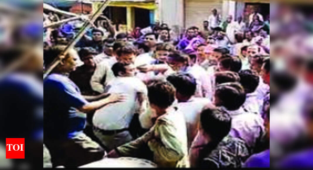 Trade union leaders attack FSDA team | Agra News - Times of India