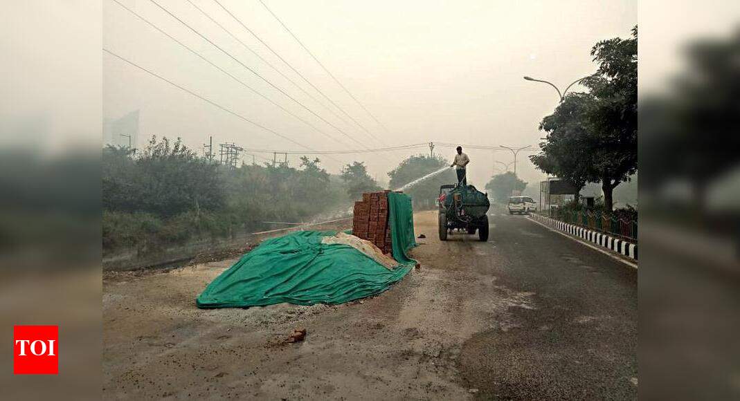Air pollution: Noida steps up sprinkling as AQI gets ‘severe’ | Noida ...