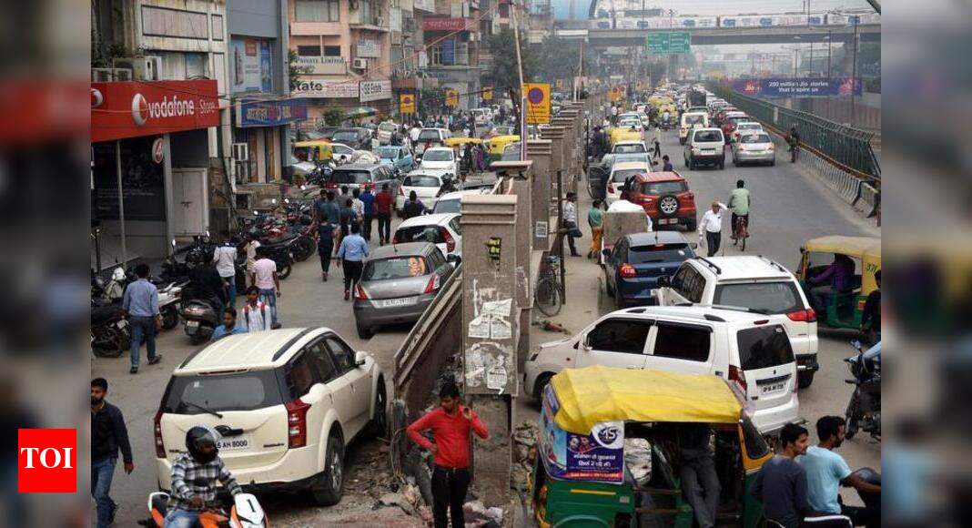 Cops close entry to markets to curb illegal parking | Noida News ...