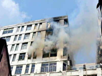 Blaze scare returns to haunt as fire guts server room at Apeejay House ...
