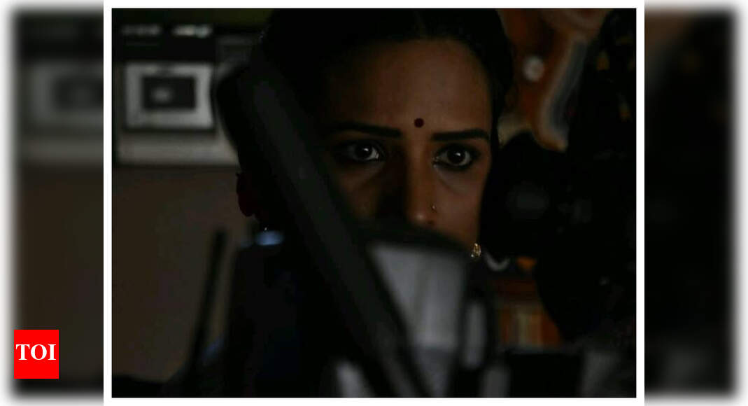 Photo: Actress Veena Jamkar kick-starts her next project | Marathi ...